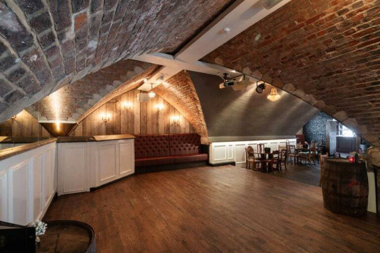 Attic Ballroom & Study Bar – Lock 91